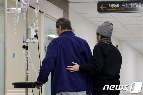 존엄한 죽음 택할 권리 연명의료결정법 대상·기관 확대해야