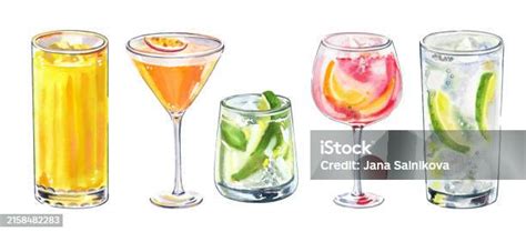흰색 배경에 수채화 손으로 그린 여름 Aperetive 칵테일 유리 간단한 스케치 그림의 세트 Gin Tonic에 대한 스톡 벡터 아트 및 기타 이미지 Istock