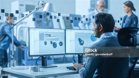 현대 공장 사무실 Cad에서 만든 3d 자동차 개념을 보여주는 화면으로 Pc에서 작업하는 자동차 엔지니어 워크샵 노동자는 하이테크 산업 Cnc 기계를 사용 프로그램 로봇 팔