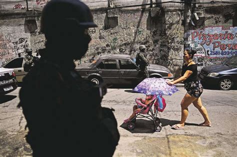 Politiemilities Bestrijden Braziliaanse Bendes Vanwege Macht En