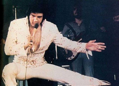 29 Fantastic Elvis Presley Stretching Poses Elvis Presley