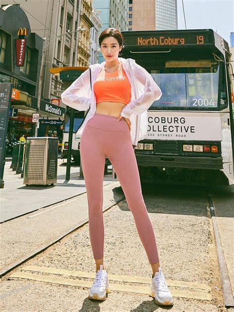 이나은에 있는 핀 2024 예쁜 한국 여자 피트니스 패션 패션 스타일