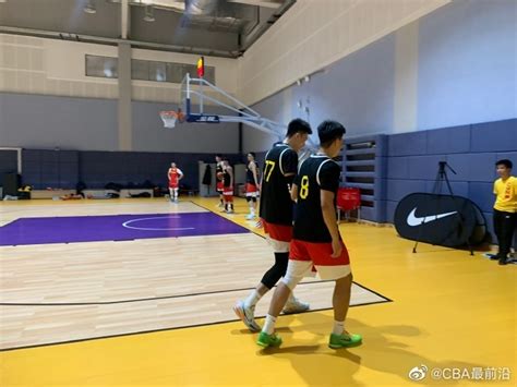 今晚，中国男篮与南京同曦队进行了一场教学热身赛南京同曦热身赛中国男篮新浪新闻