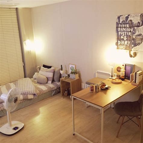 새내기 직장인의 소소한 자취방 꾸미기 Via 오늘의집 뒤쪽에 숨어있는 의자도 Interior Design Bedroom Minimalist Bedroom