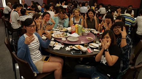 员工聚餐照片真实照片 员工餐厅图片真实照片 伤感说说吧