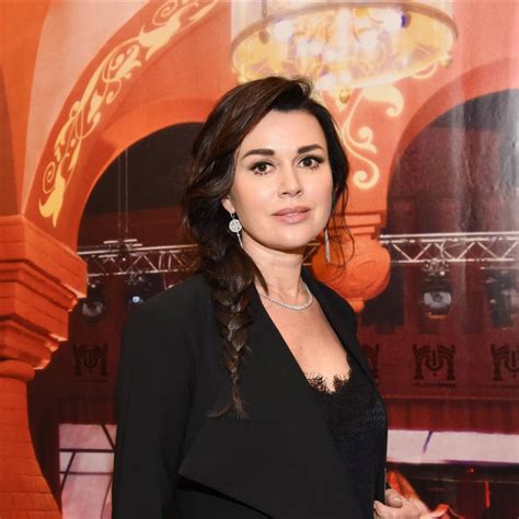 Как прошла панихида на 40 дней со дня смерти Анастасии Заворотнюк