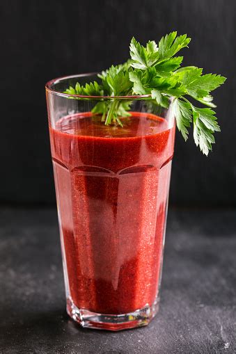 슬레이트 검은색에 파 슬 리의 장식으로 컵에 신선한 밝은 근대 스무디 건강한 생활방식에 대한 스톡 사진 및 기타 이미지 건강한 생활방식 건강한 식생활 고수 Istock