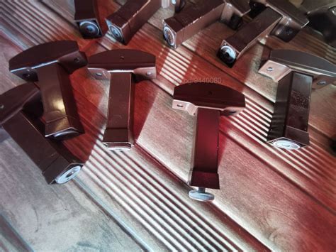 Повдигачи за бюра 12 см Обков Мебели за дома и офиса Бургас Продавам 12 броя повдигачи