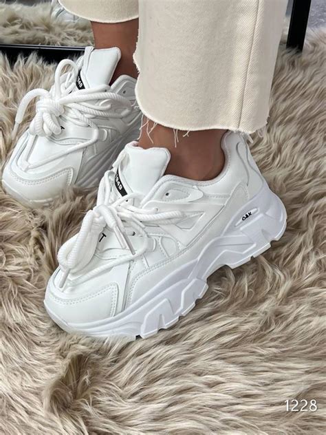 Біленькі кросівки 🤍 — ціна 1030 грн у каталозі Кросівки Купити жіночі речі за доступною ціною на