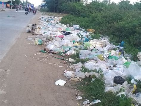 សំរាមនៅតាមបណ្ដាផ្លូវបេតុងនិងផ្លូវលំគំនដូចដំបូកពលរដ្ឋថាក្រុមហ៊ុនស៊ិនទ្រីប្រមូលមានការយឺតយាវ