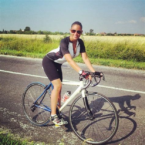 La Llaman La Ciclista Más Sexy Del Mundo Y Desafía A Instagram Con