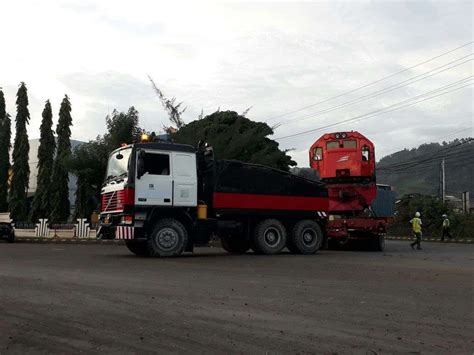 Migrasi Lokomotif Kai Kirim Cc201 Ke Medan Dan Padang Kaori Nusantara