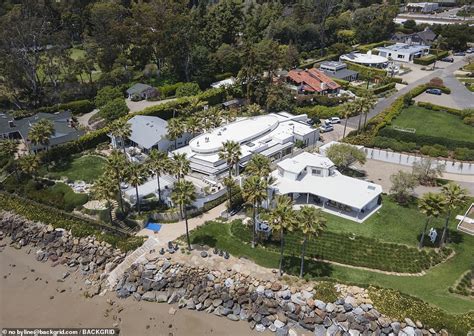 Kevin Costner In Row With Tech Mogul Who Hung Out With Actors Wife Daily Mail Online