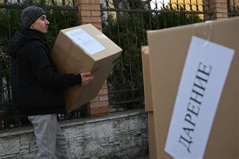 БЧК Варна праща към Турция и Сирия 220 кашона с хуманитарна помощ Снимки