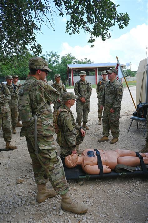 Medcoe Instructors Drill Sergeants Give Cadets A Glimpse Of Army Life