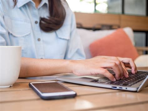 Premium Photo Female Babe Uses Keyboard To Type On The Computer