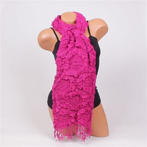 Дамски шал във виолетов цвят с ресни и цветя Модели Мода Цветы