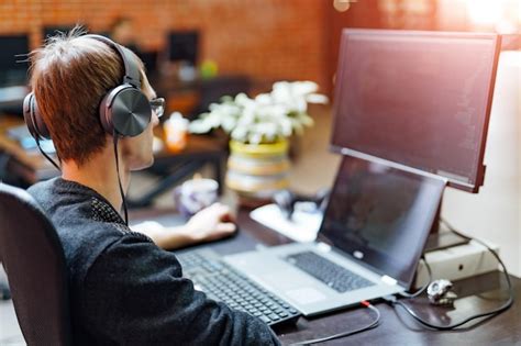 Premium Photo Developing Programming And Coding Technologies Website Design Programmer Working