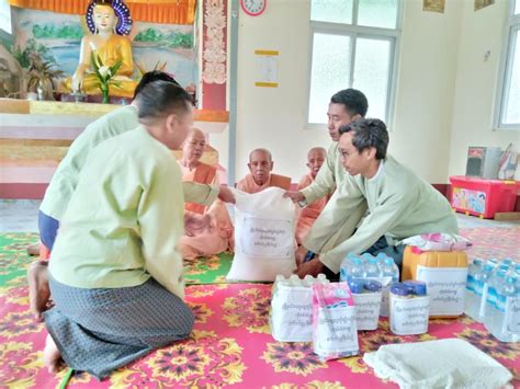 ဂွမြို့နယ် အထွေထွေအုပ်ချုပ်ရေးဦးစီးဌာနမှ ညောင်ဝိုင်းကျောင်းတိုက်ရှိ သီလရှင်များအား လှူဖွယ