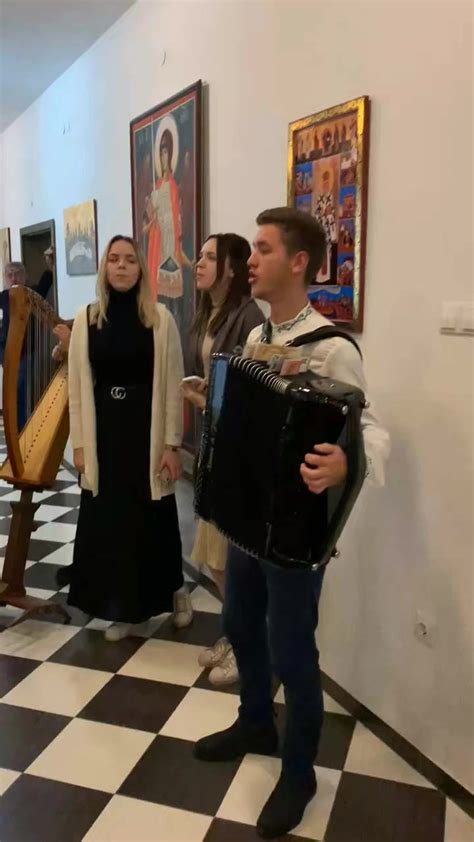 Фенечки бисери у манастиру Свети Архангели на Аранђеловдан у Призрену