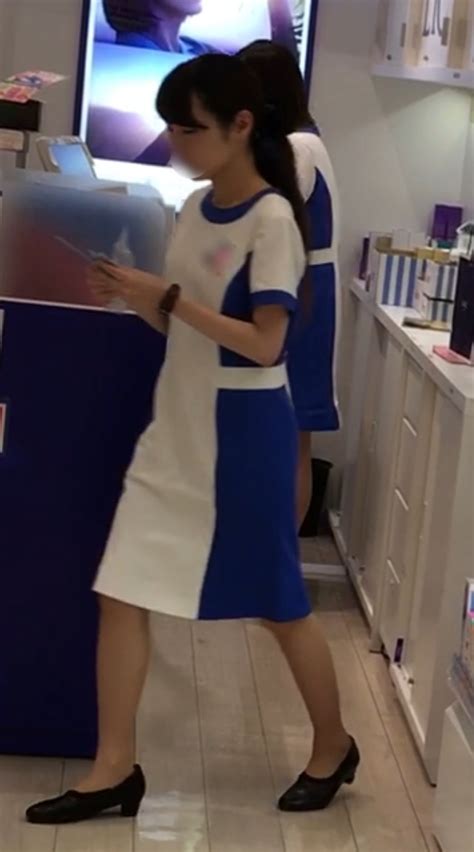 Full HD制服店員もろばれハミパンとパンチラ 逆さ撮り博物館