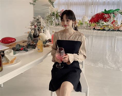 2천장 돌파 무료배송 리앤즈 피치기모 새틴 배색 셔링 미니 원피스