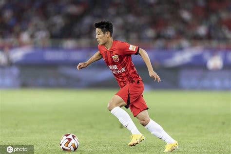 高清：三镇vs海港 武磊带球突破 搜狐大视野 搜狐新闻