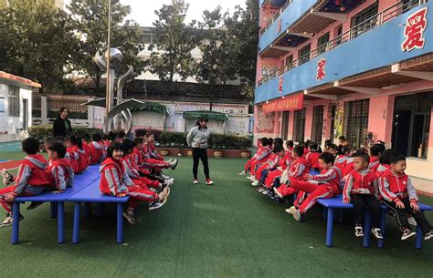 以研促教 共同成长——零阳镇中心幼儿园大力开展教研活动桌子