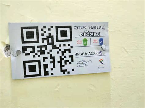 The Work Of Putting Qr Code On Houses In The City Is On A War Footing