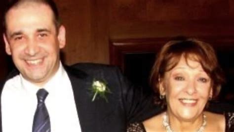 موعد ومكان عزاء والدة كريم عبد العزيز