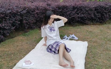 夏天想在公园里拍个照热先不说，眼睛还睁不开。夏天真的好难。 初夏女神ol 初夏女神ol 哔哩哔哩视频