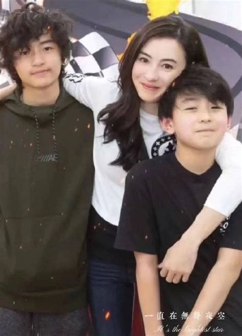 谢霆锋带大儿子澳洲度假被偶遇 父子俩罕见同框 搜狐大视野 搜狐新闻