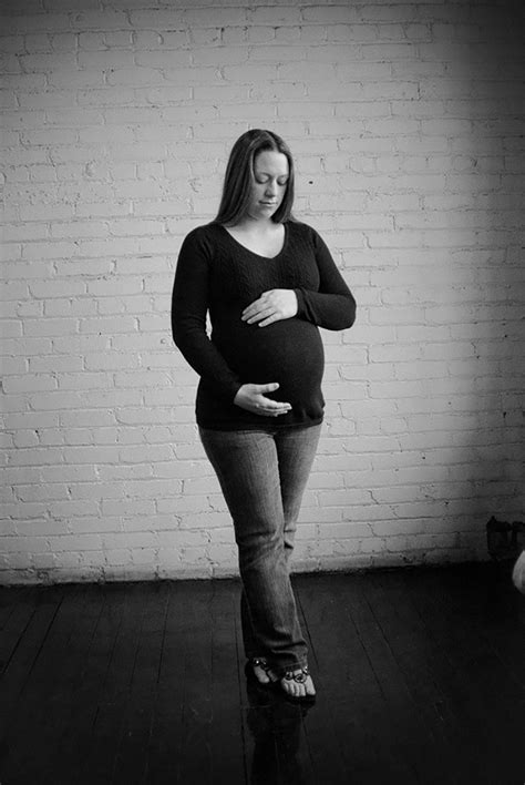 81 ژست عکس بارداری تکی و با همسر در منزل و طبیعت