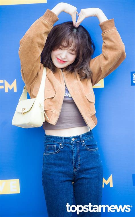 [hd포토] 레드벨벳 Red Velvet 웬디 러블리 완하트 웬디의 영스트리트 출근길 네이트 연예