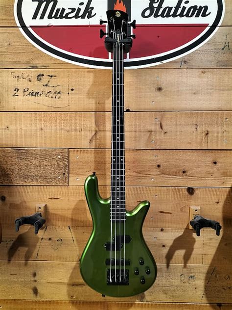 Spector Performance 4 Bass Guitar Reverb