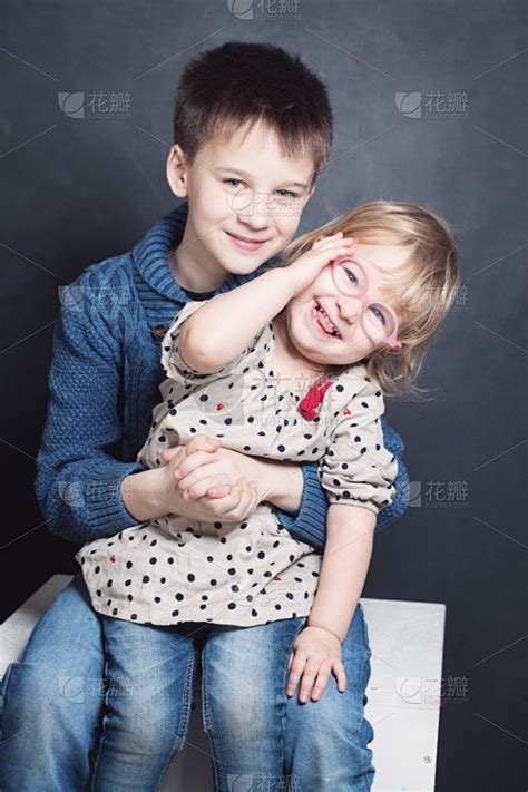 儿童 女孩 兄弟姐妹 男孩 垂直画幅 半身像 男性 眼镜 兄弟