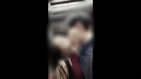 家まで我慢できずにエレベーターの中でフェラして誘ってくるお姉さんに即挿入中出しセックス 엘리베이터에서 예쁜 언가 내 고추를 빨아주면서 유혹함 素人 野外セックス 야외 한국어 일본인