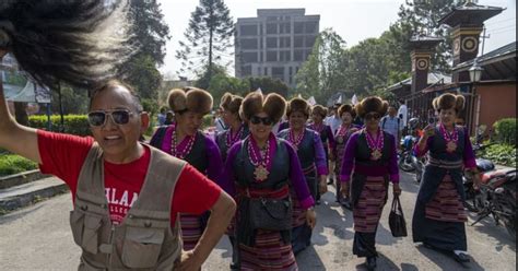 세계 최고봉 히말라야 에베레스트 정상마저…쓰레기 몸살 중