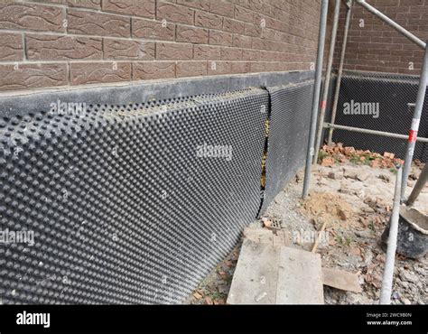 Installing Waterproofing Dimpled Membrane Drainage Sheet For