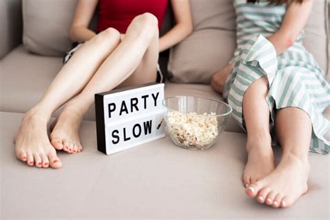 Chicas Teniendo Una Peque A Fiesta Foto Gratis