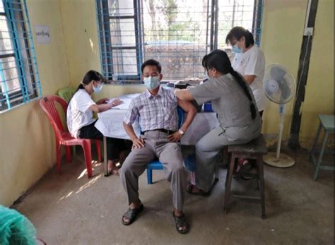 လသာမြို့နယ်တွင် အသက် ၁၈ နှစ်နှင့်အထက် ပြည်သူများအား ကိုဗစ် ၁၉ ရောဂါ ကာကွယ်ဆေး ထိုးနှံ ပေး