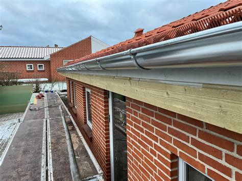 Tilpasning Af Udhæng Fra Skjult Til Synlig Tagrende Koedtømreren