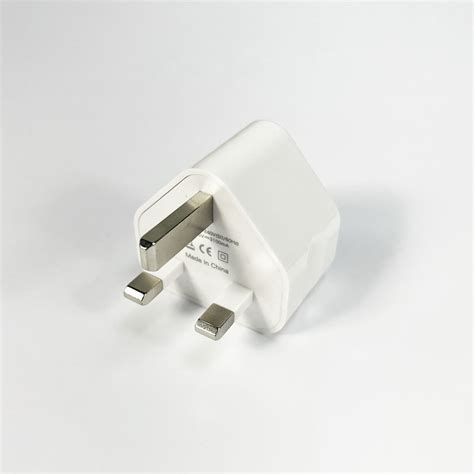 Triple Outlet USB Plug Adapter Retro Style Media