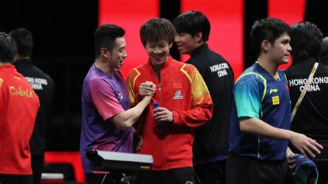 黄镇廷拉着林高远热聊！脸上褶子都笑出来了，兄弟球队感情深厚腾讯新闻