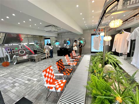 성수동 연무장길 메인거리 트렌디한 역세권 공간 Popup Store Popup Korea