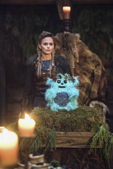 Legends Of Tomorrow Breakout Beebo Is Getting An Animated Christmas Special On The Cw Fond Ecran