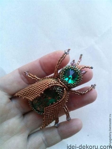 Читайте також Розкішна вишивка перлинами та бісером ідеї для натхнення Простий декор одягу