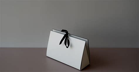 Copy Space 간단한 구성 검은 리본 고급 포장 다목적 배경 디자인 영감 라이프스타일 매우 복잡한 미니멀리스트 디자인 미묘한 우아함 미술 부드러운