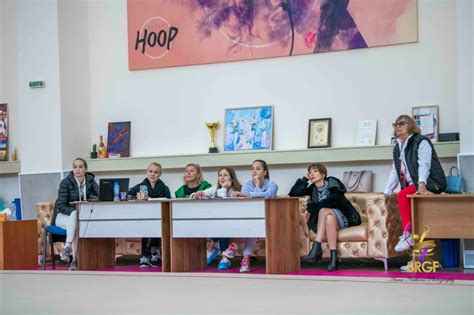 Девойките от националния отбор по художествена гимнастика показаха новите си композиции