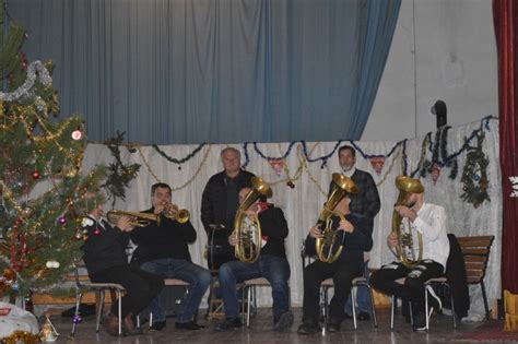 Коледни концерти зарадваха жителите на села от община Вършец